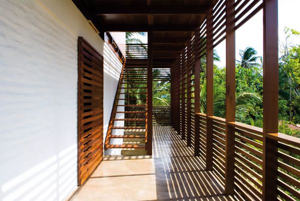 Go Green: Sustainable Tropical Building Design - modlar.com
