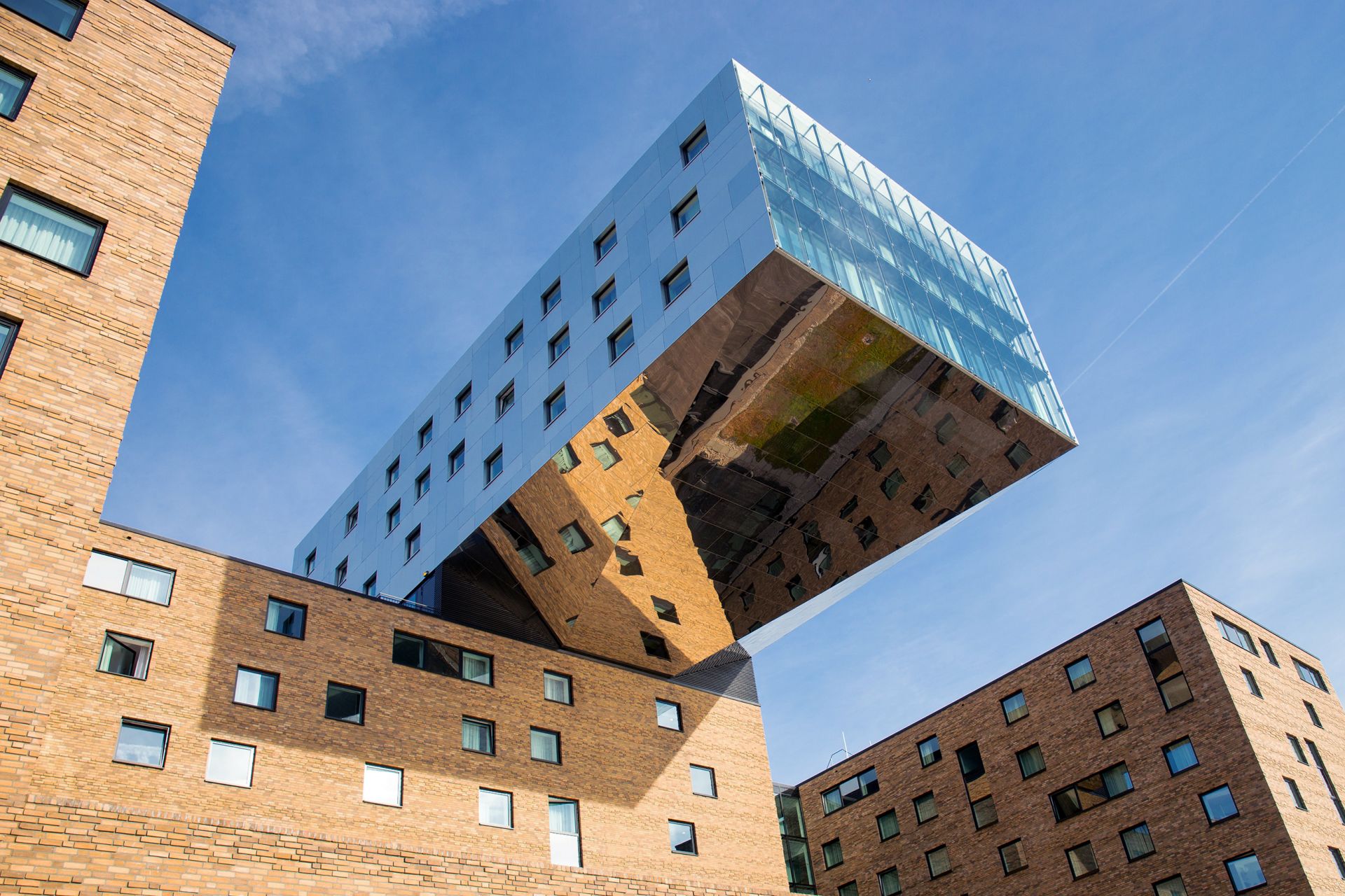 Cantilevered Buildings - modlar.com