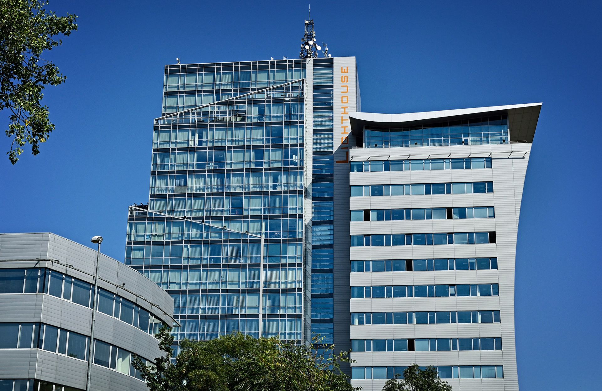 Lighthouse Vltava Waterfront Towers - modlar.com