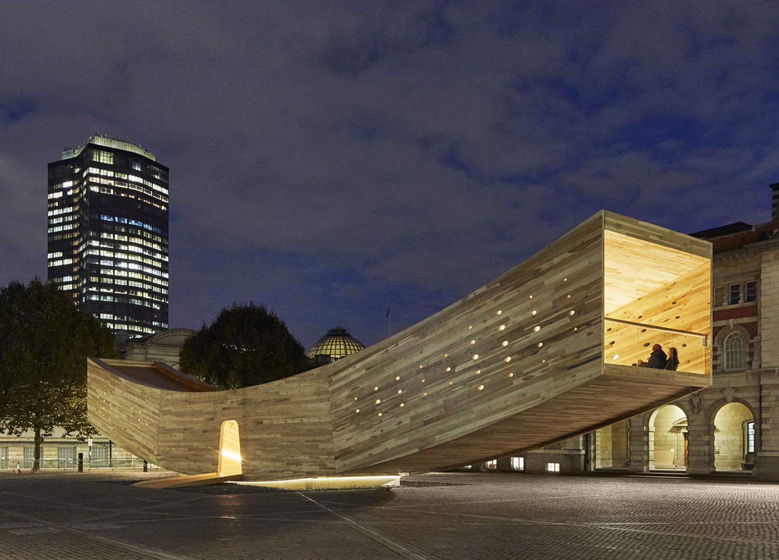 The Barcelona Pavilion - Exterior/Statue - modlar.com