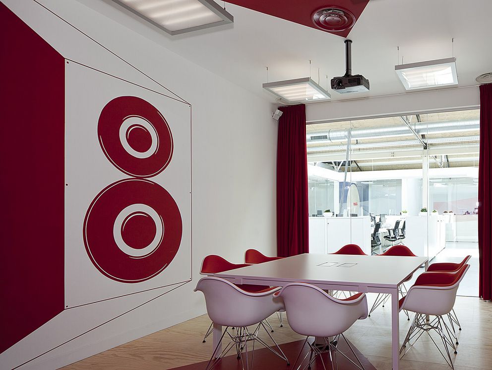 Red Bull Headquarters - Meeting Room - modlar.com