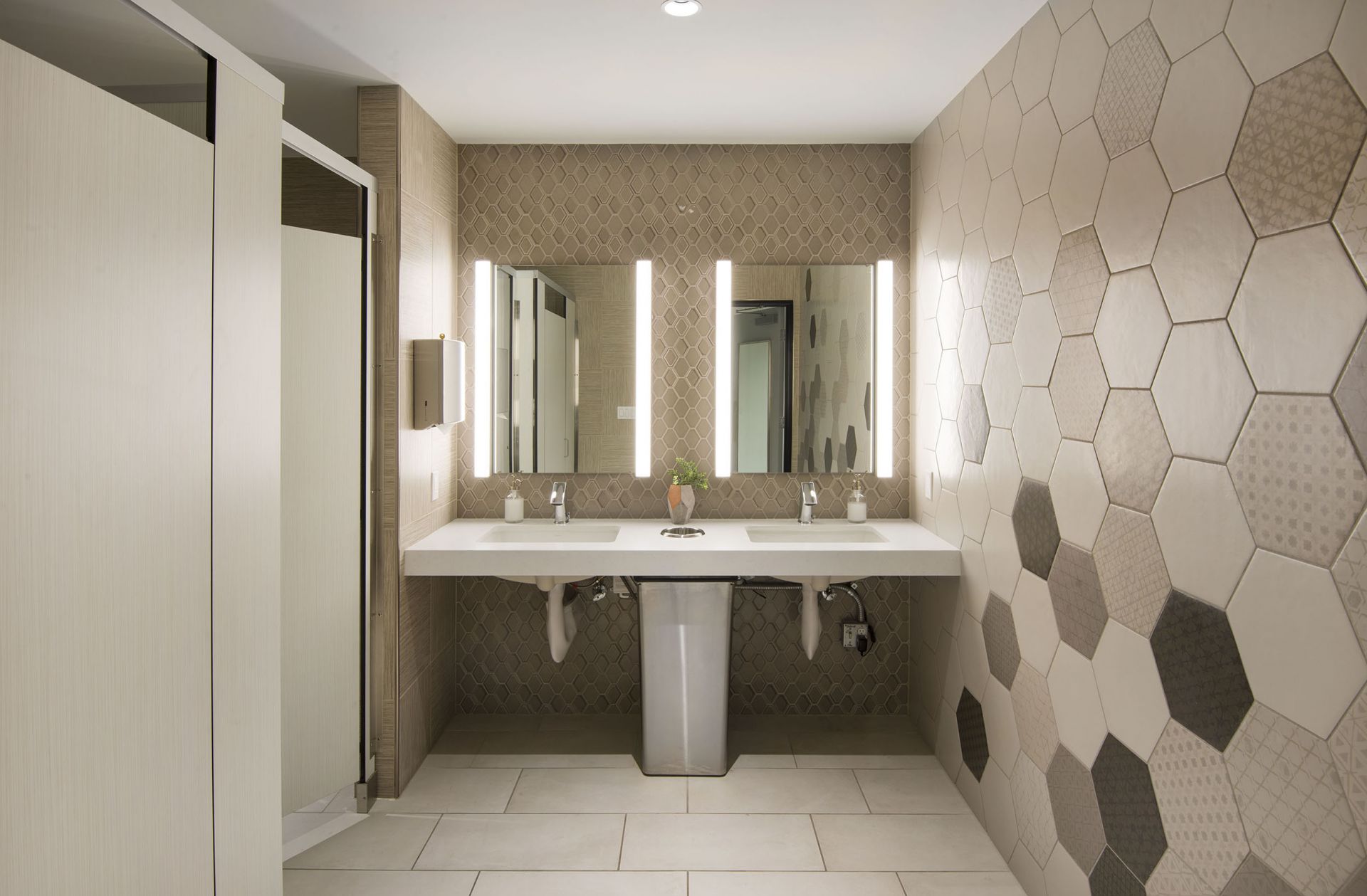 Architecture Design Collaborative Offices - Women's Restroom - modlar.com