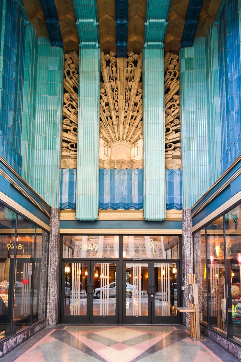 Eastern Columbia Building - Entrance - modlar.com