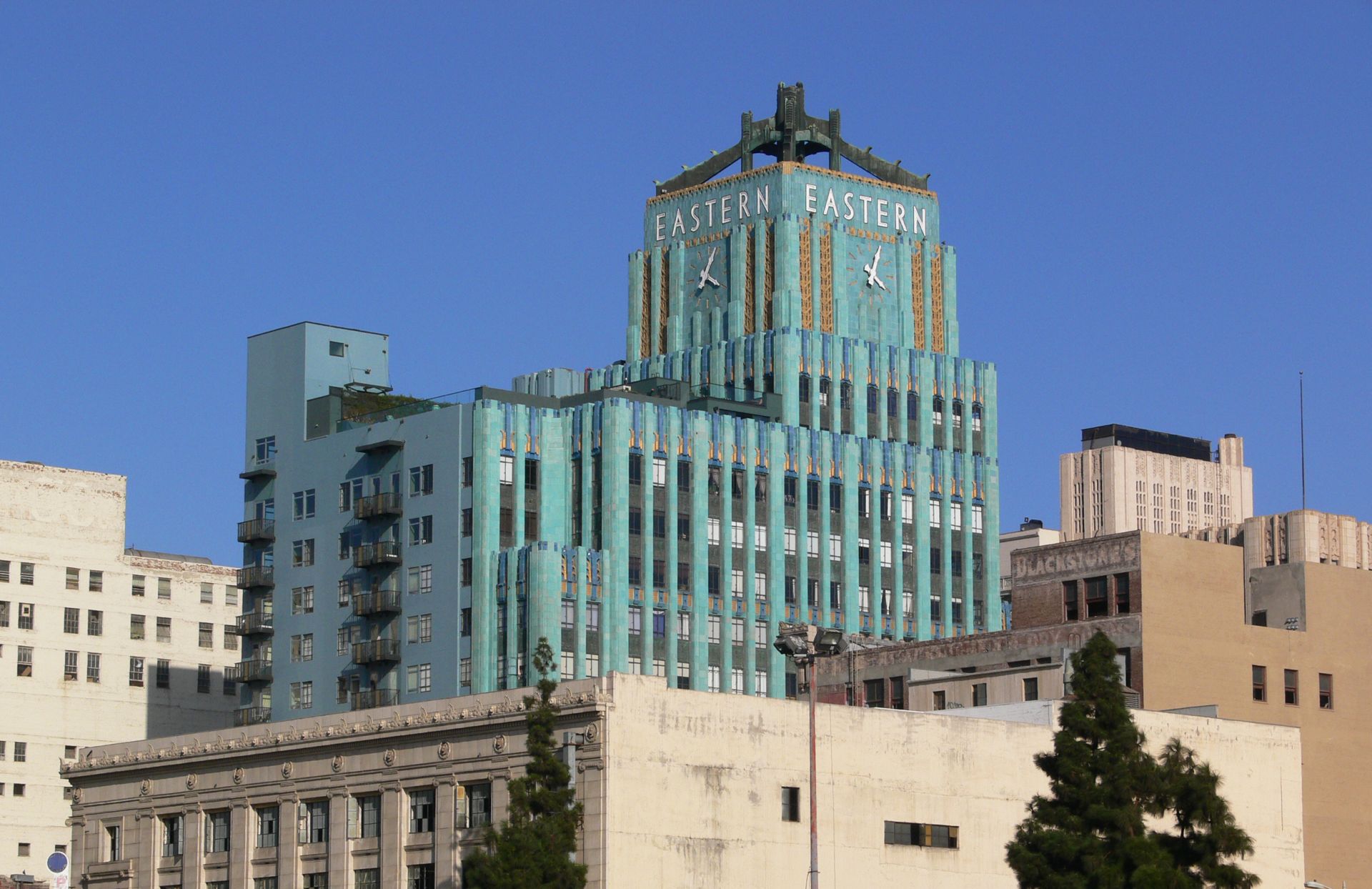 Eastern Columbia Building - Entrance - modlar.com
