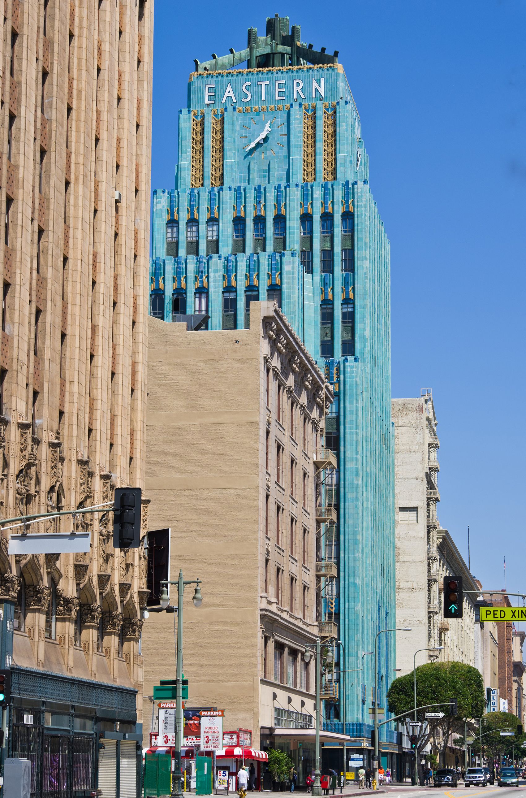Eastern Columbia Building - Entrance - modlar.com