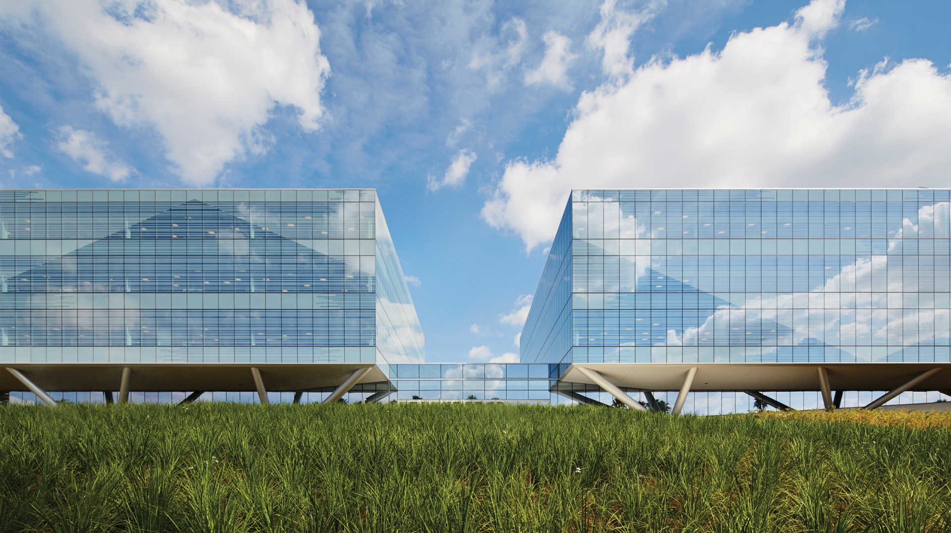 American Express Sunrise Corporate Center - Exterior - modlar.com