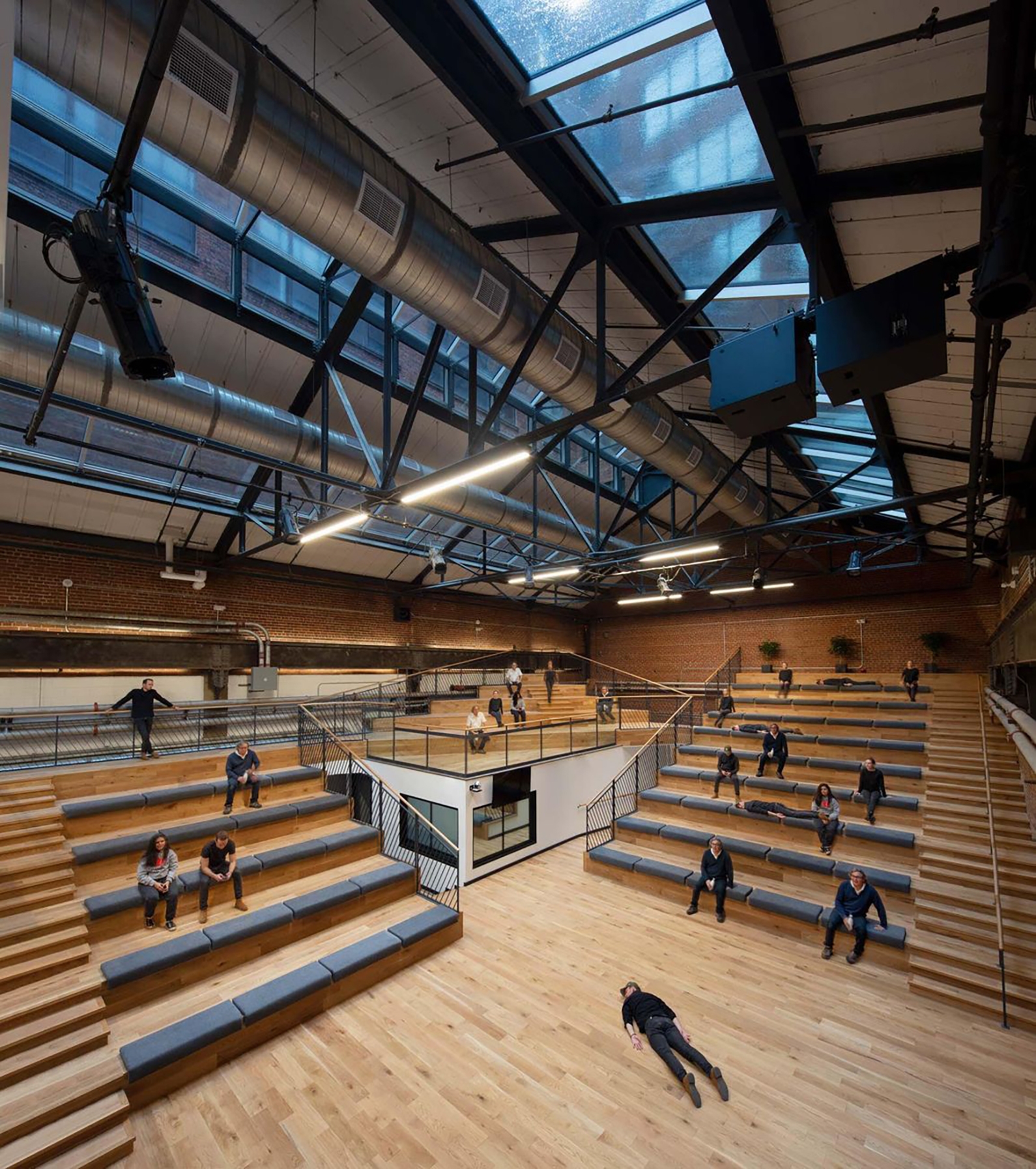 Staircases That Double As Seating Areas - modlar.com