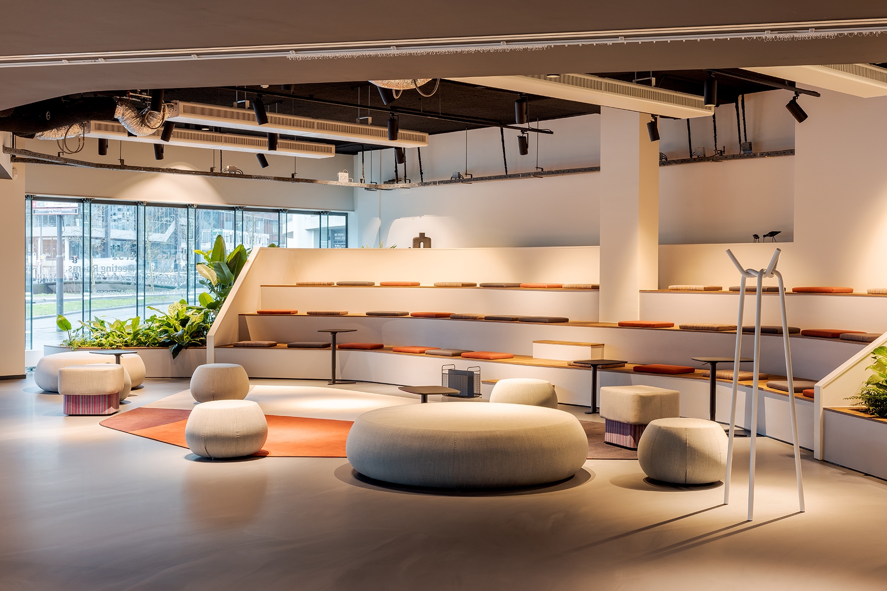 Staircases That Double As Seating Areas - modlar.com