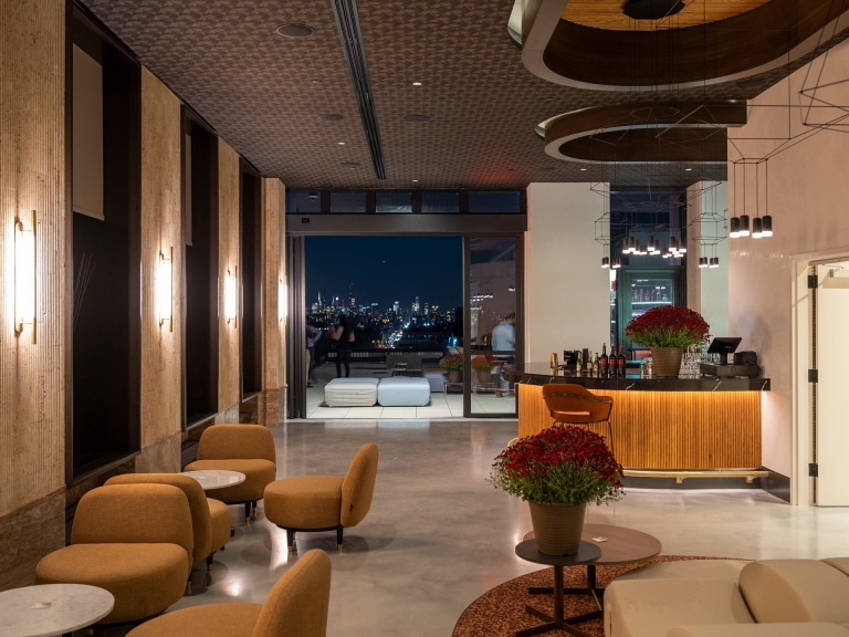 Radio Hotel and Tower - Restaurant - modlar.com