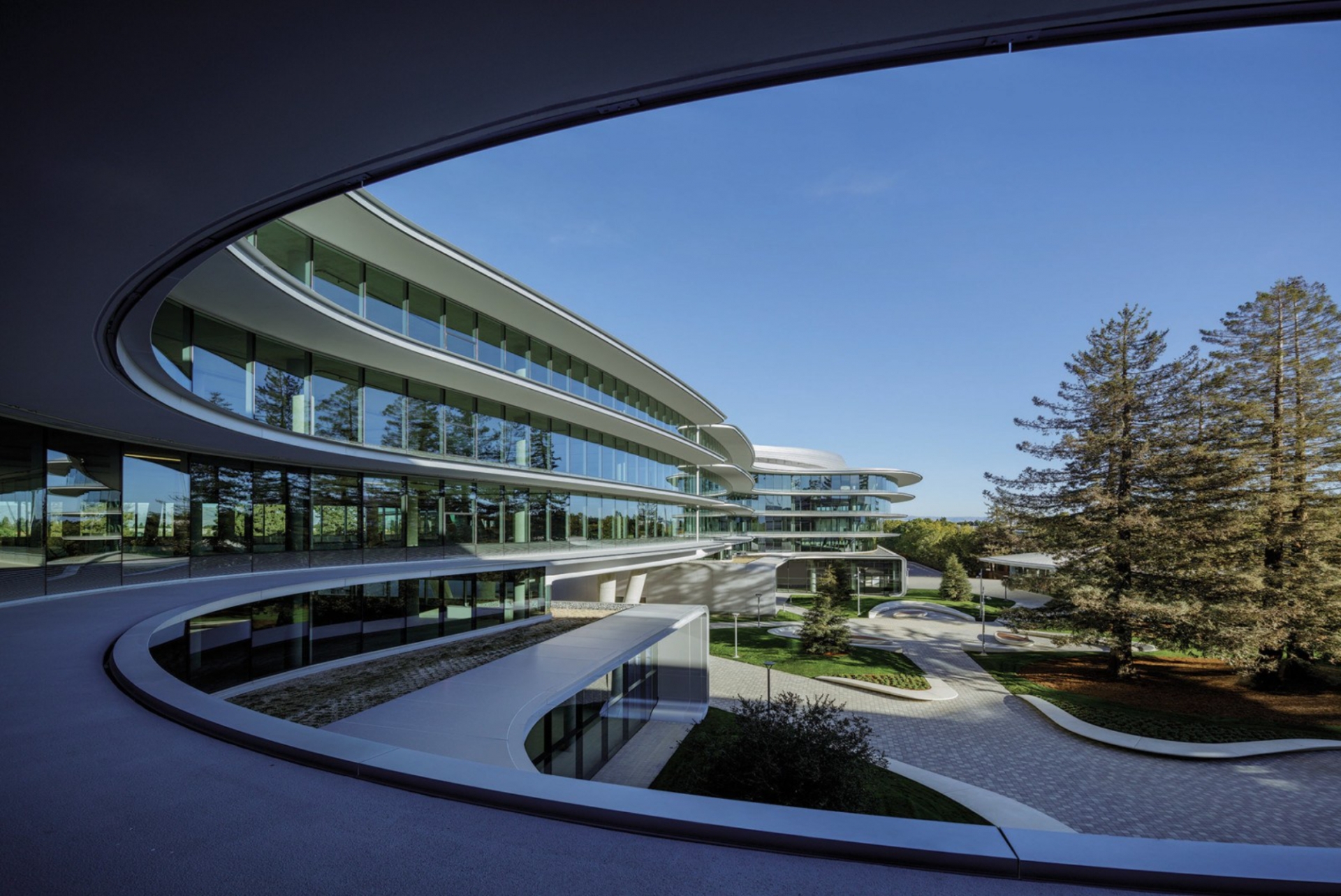 Central + Wolfe Campus - Curved Glass Walls - modlar.com
