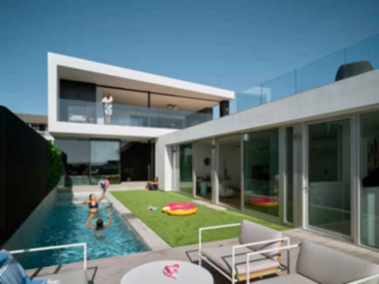 Bayview Residence - Pool - modlar.com