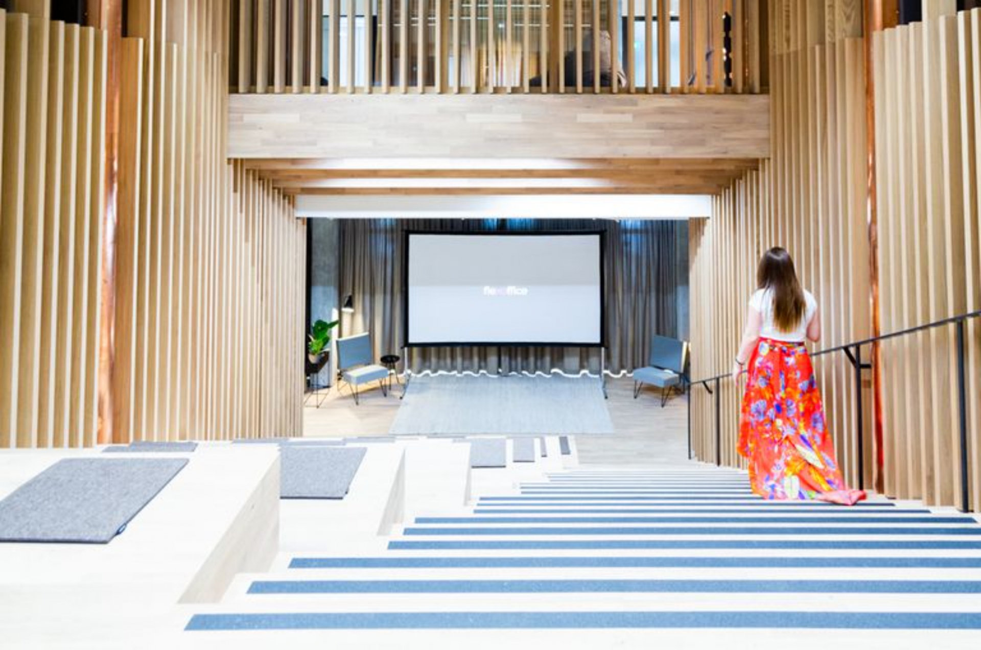 Staircases That Double As Seating Areas - modlar.com