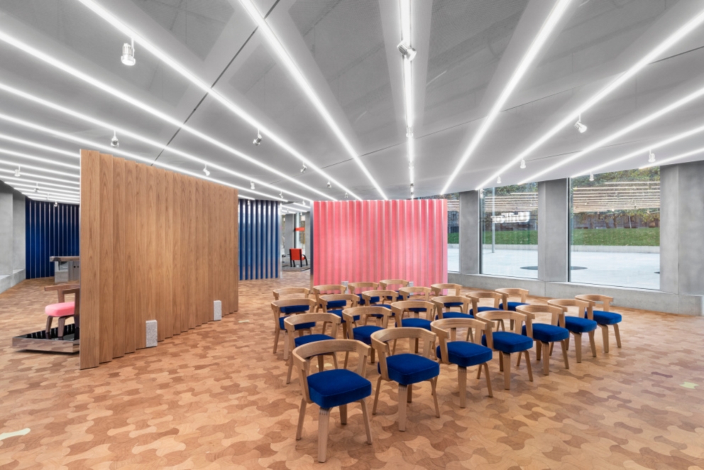 UniFor Showroom - Audience Seating - modlar.com