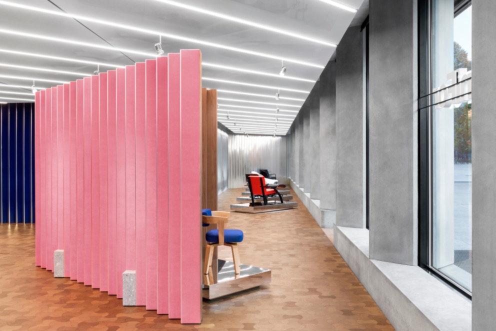 UniFor Showroom - Front Window - modlar.com