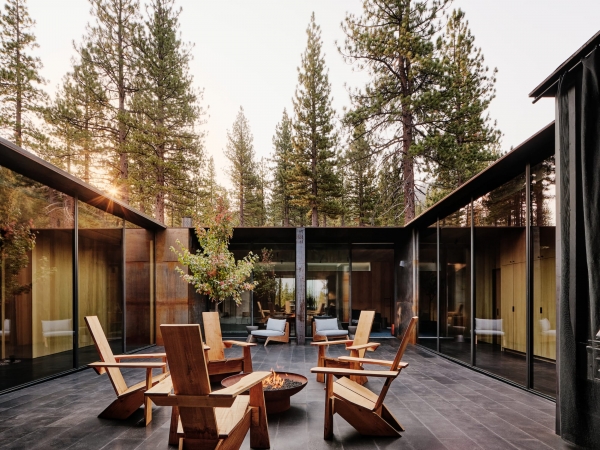 CAMPout - Central Courtyard - modlar.com