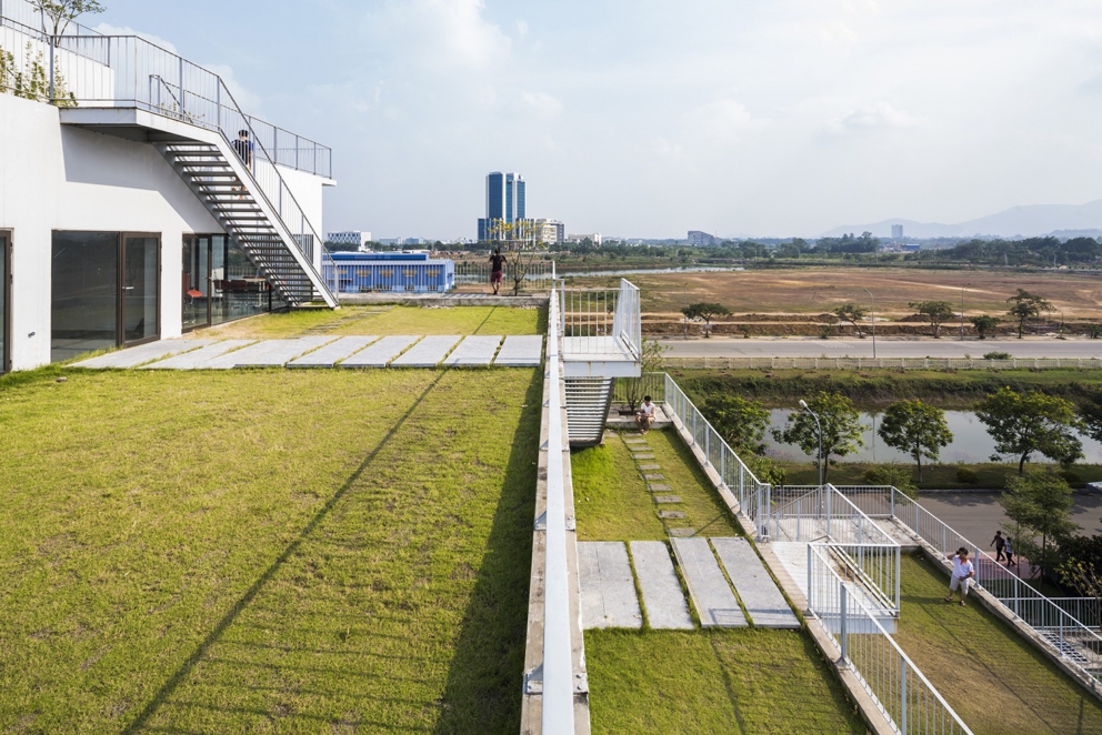 FPT University Administrative Building - Green Roof - modlar.com