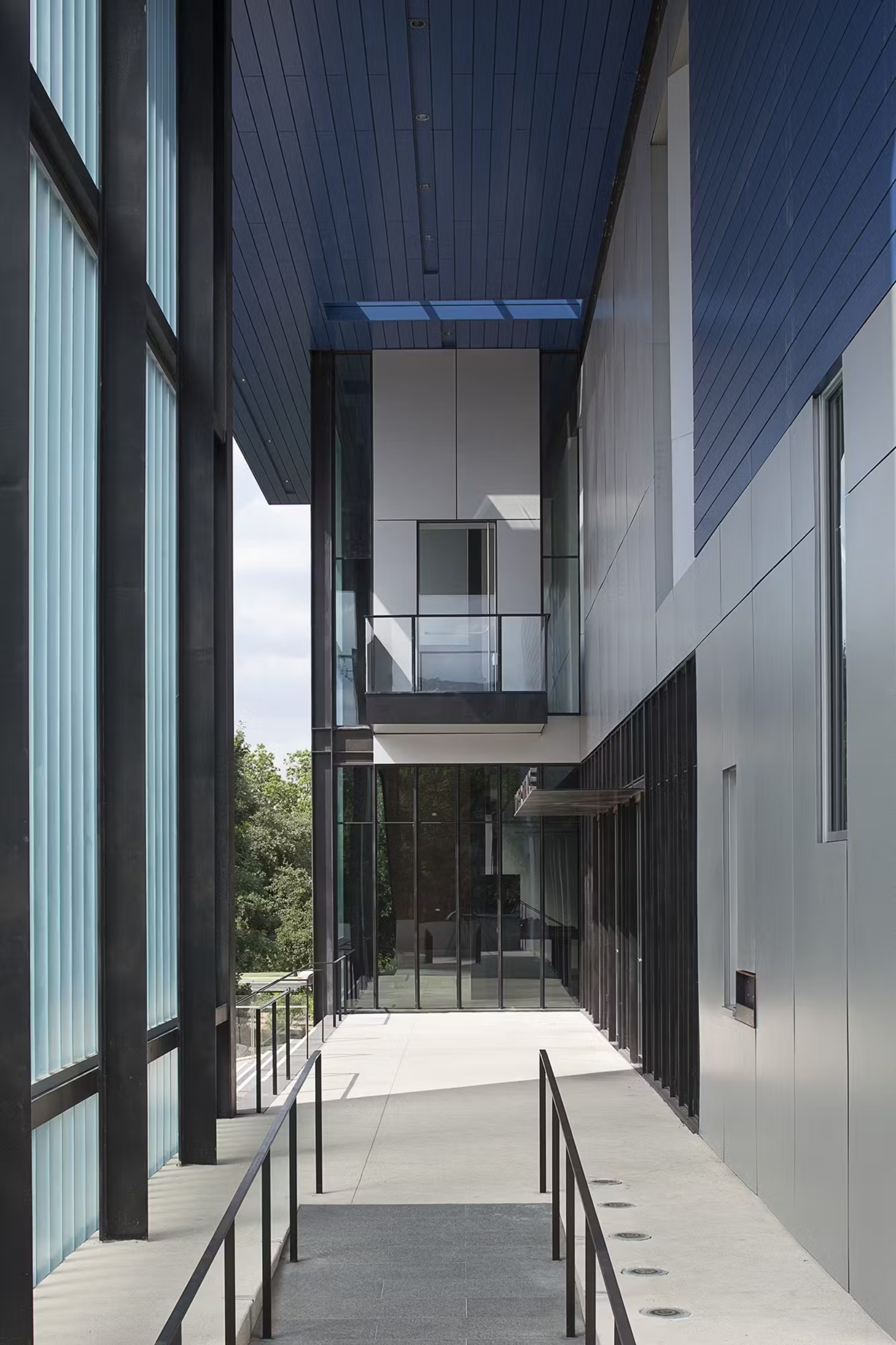 Topfer Theater at ZACH - Entrance - modlar.com