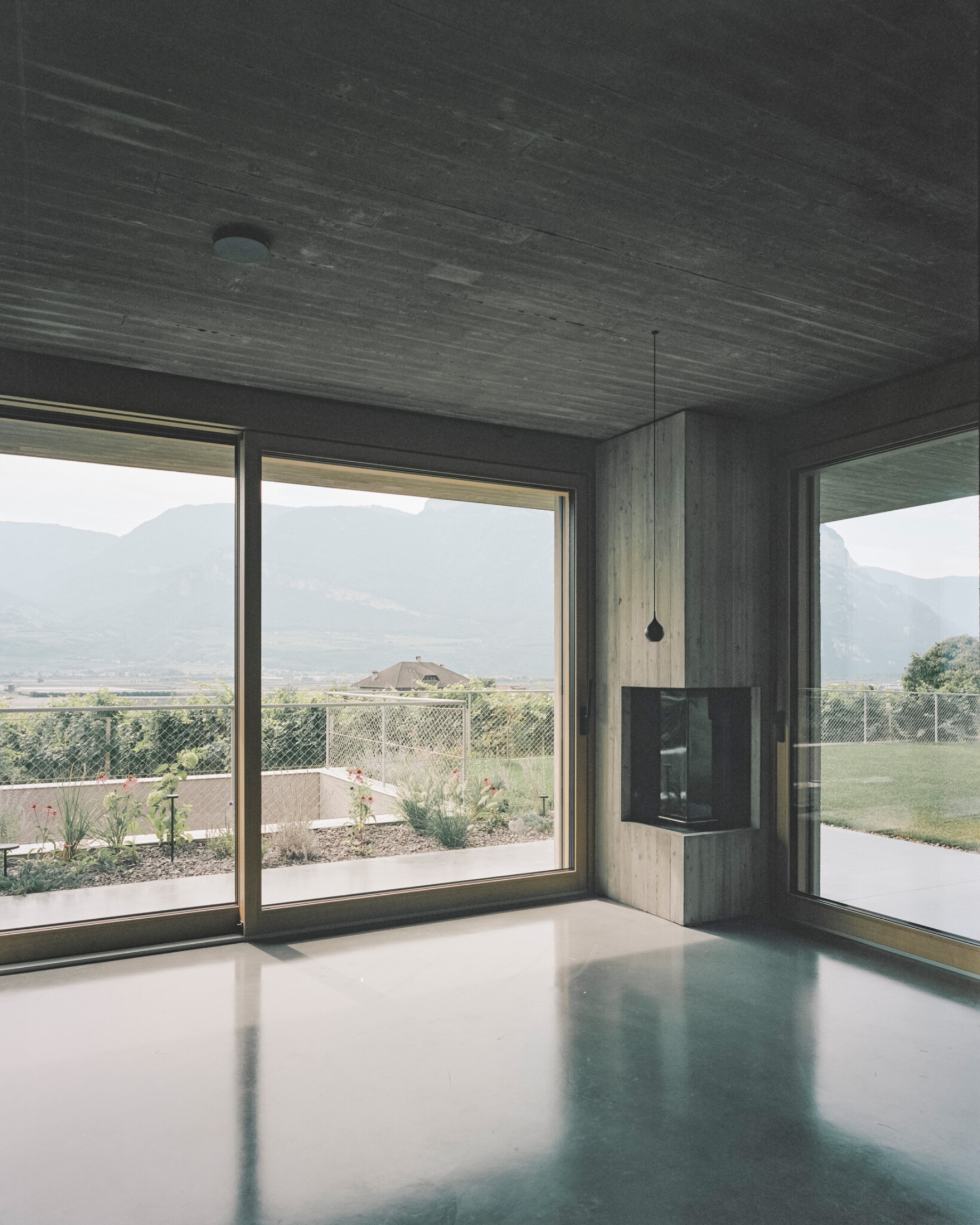 R128 House - Interior - modlar.com