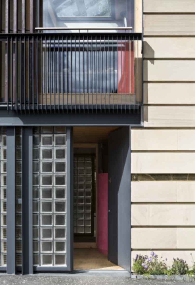 Murphy House - Entrance - modlar.com