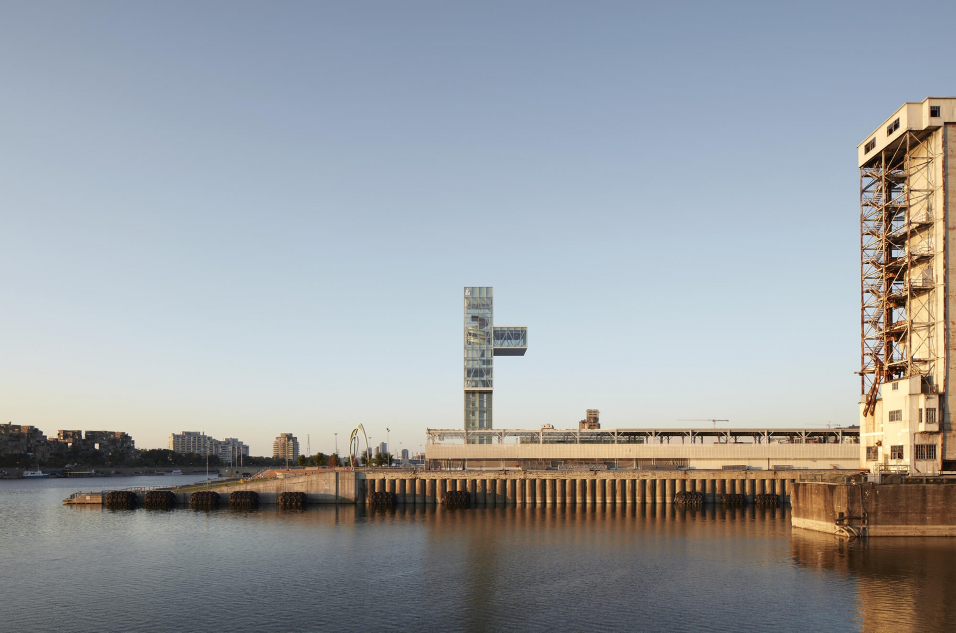 Port of Montréal Tower - modlar.com