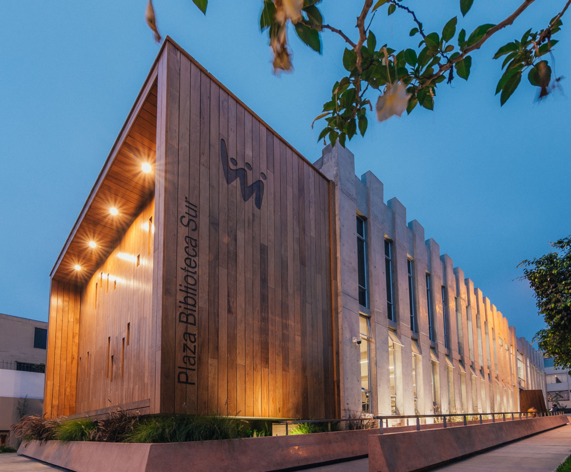 Art and Entertainment Photos - Modlar