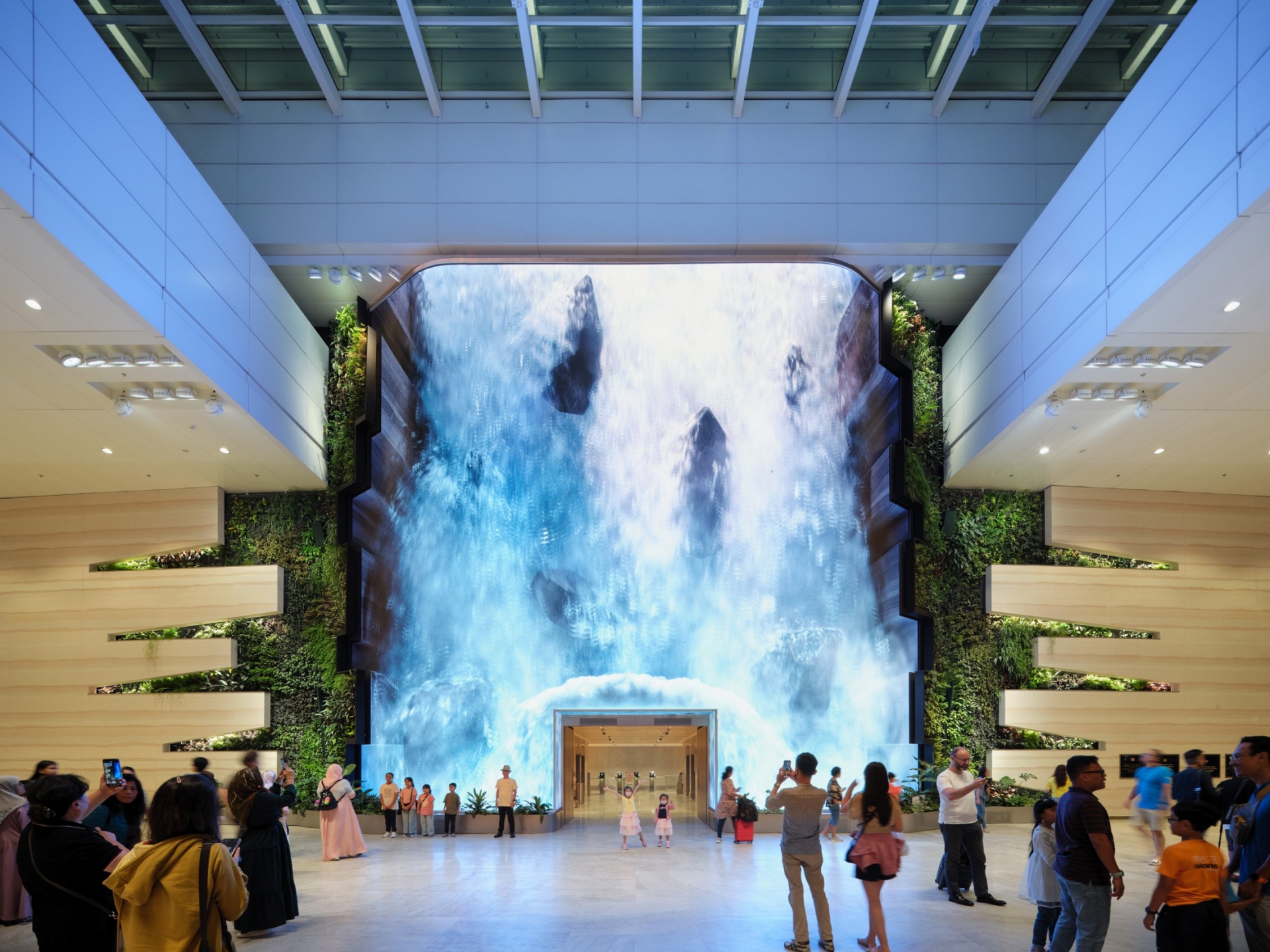 Changi T2 - Digital Waterfall - modlar.com