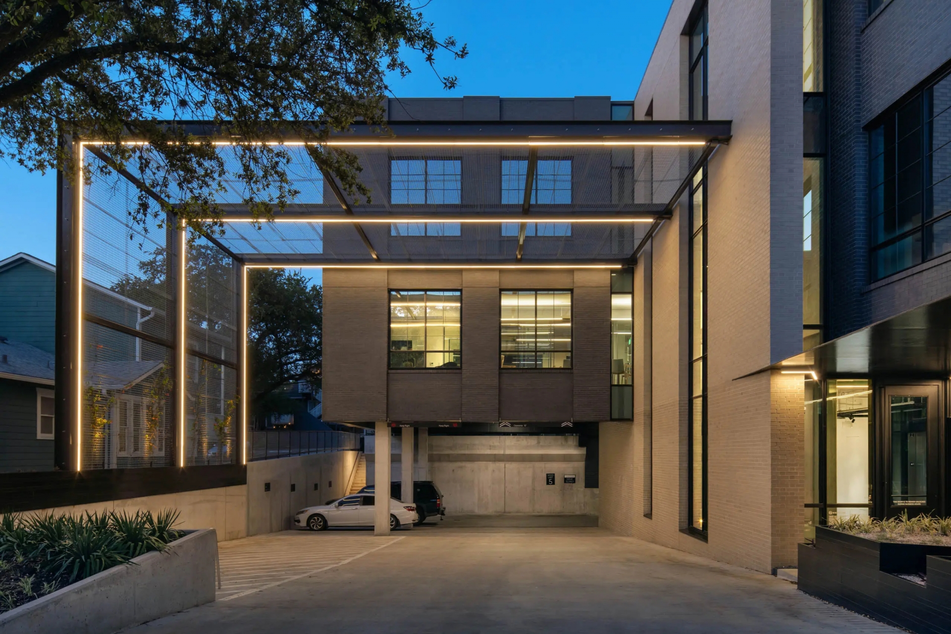 1608 West 5th Street - Parking - modlar.com