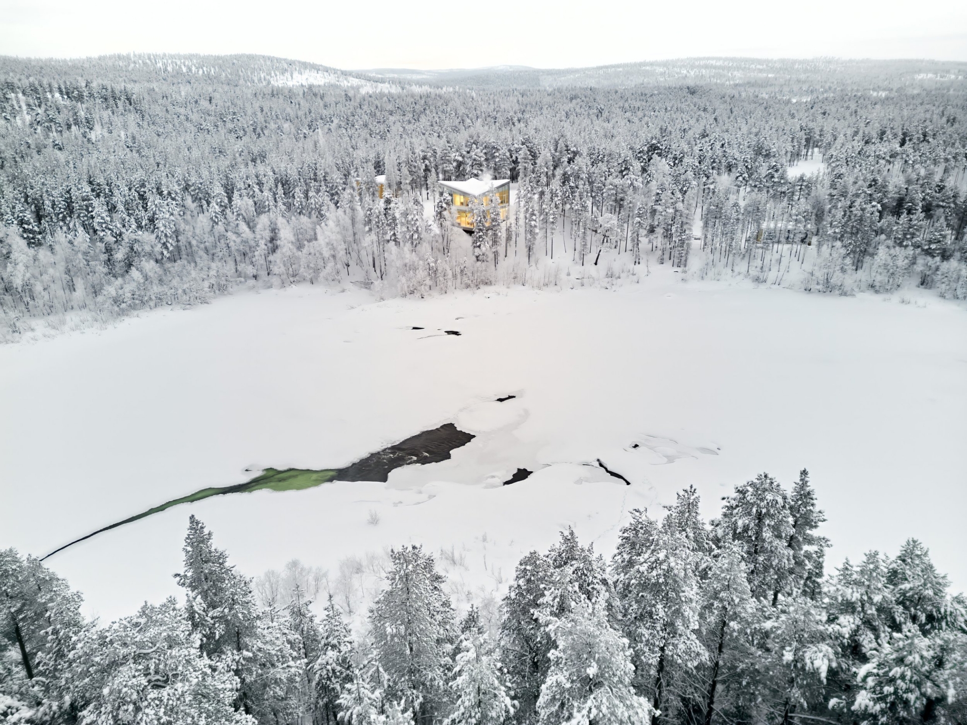 The Cliffhanger Riverside Villa - modlar.com