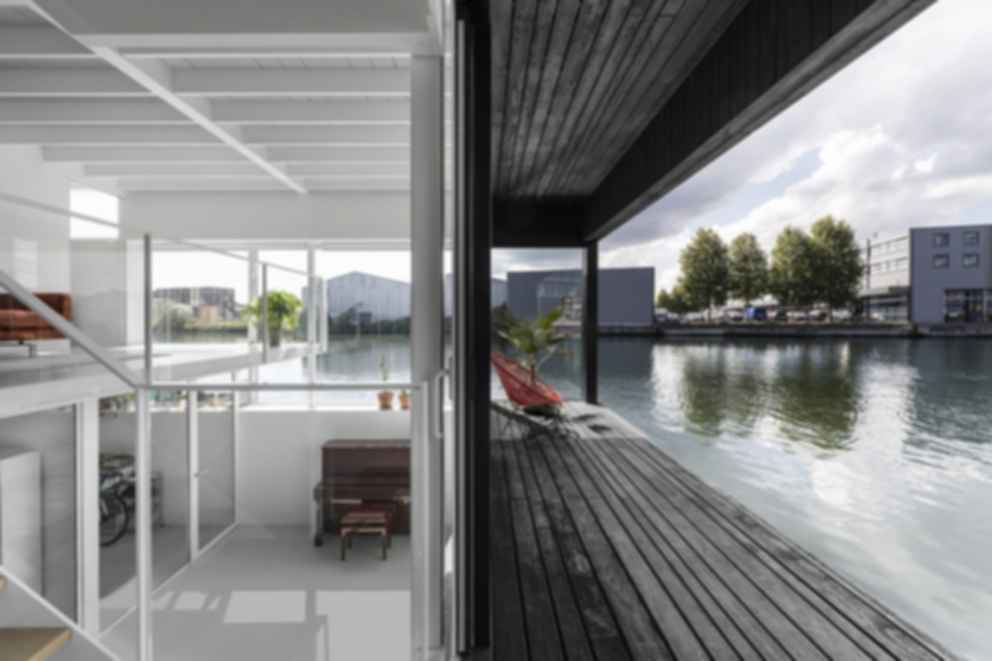 Floating Home - Indoor Outdoor Flow - modlar.com
