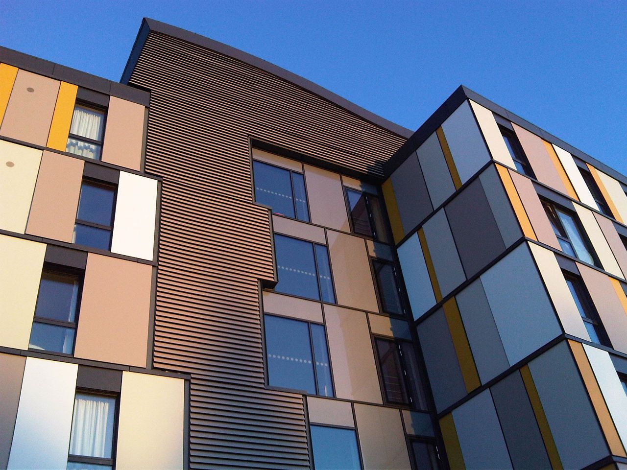 Student Residence Roebuck Castle - Cafe - modlar.com