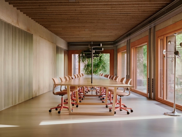Publix Coworking Space - Meeting Room - modlar.com