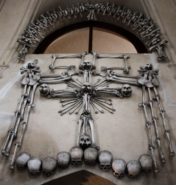 Sedlec Ossuary - Bone Sculpture - modlar.com