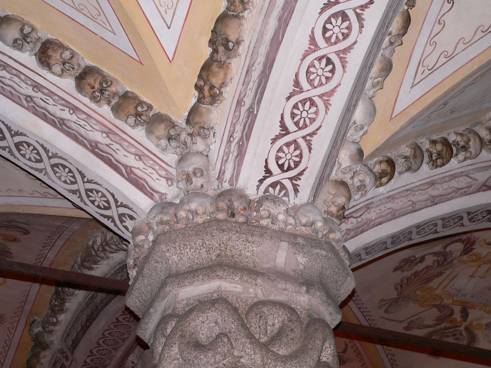 Capela dos Ossos - Interior - modlar.com