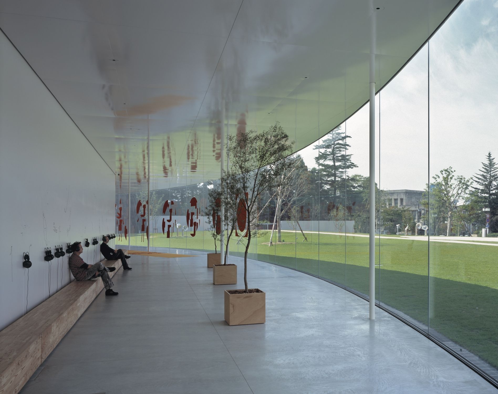 Glass Pavilion at the Toledo Museum of Art - Interior - modlar.com