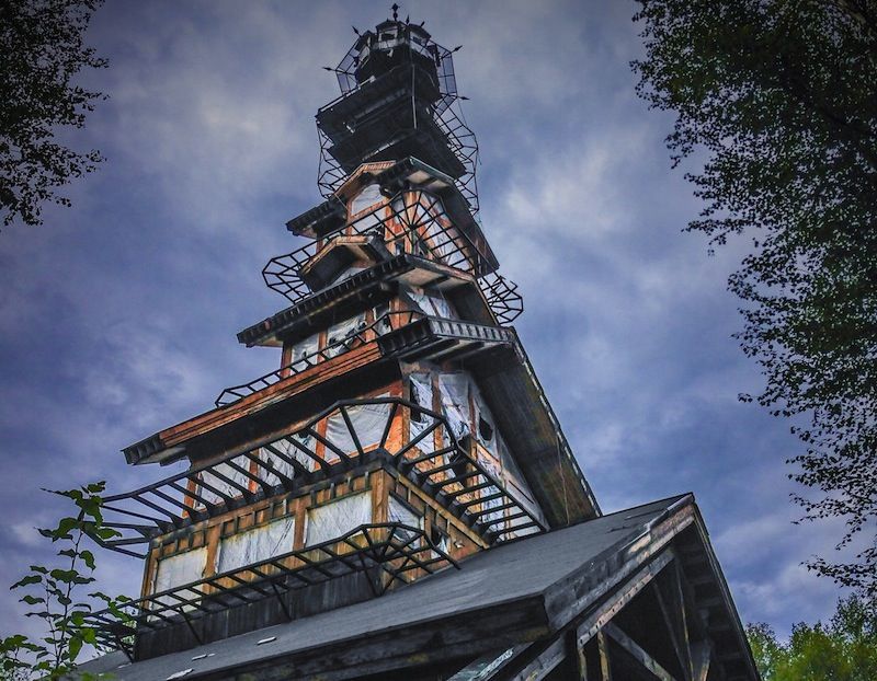 Stack House - Section - modlar.com