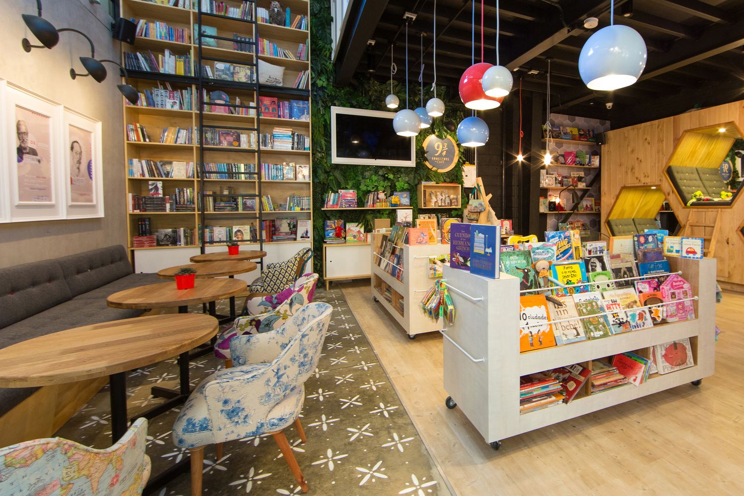 9 and Three Quarters Bookstore Cafe - Hexagonal Nooks - modlar.com