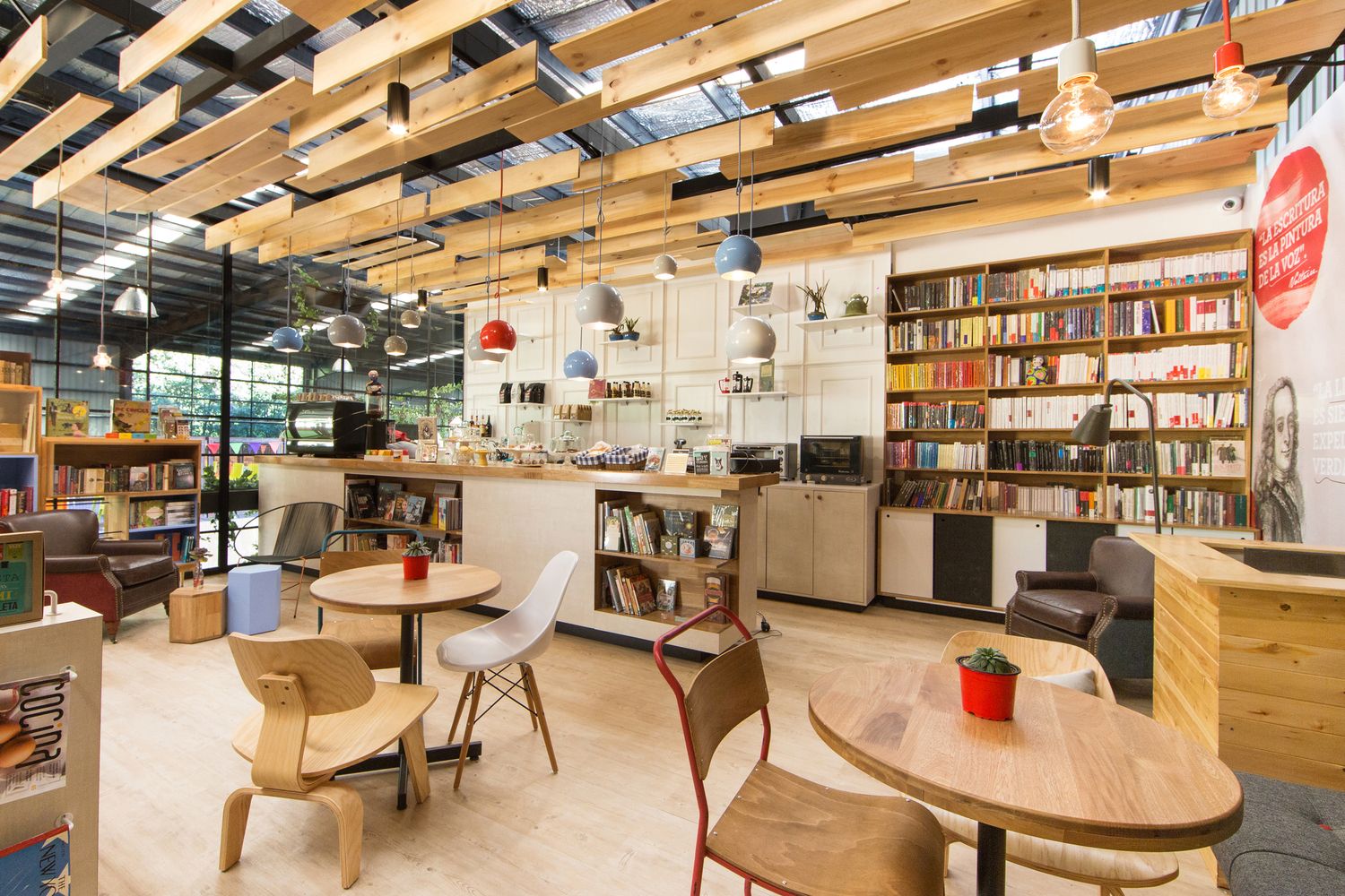 9 and Three Quarters Bookstore Cafe - Interior - modlar.com