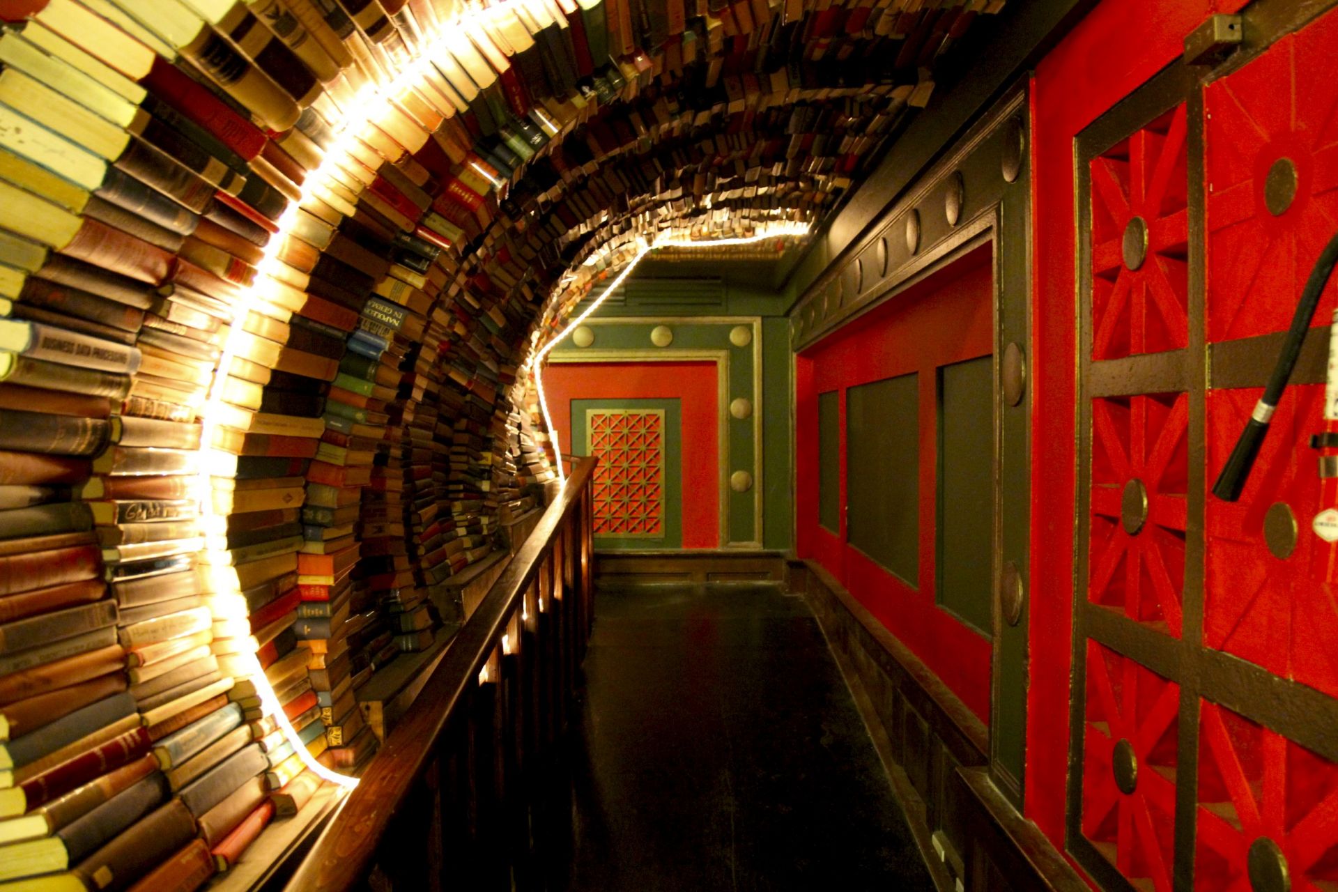 The Last Bookstore - Book Arch Wall - modlar.com