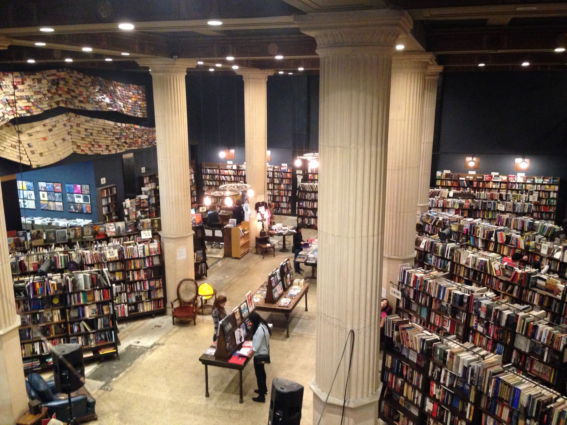 The Last Bookstore - Book Arch Wall - modlar.com