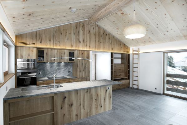 The Larch Barn - Kitchen - modlar.com