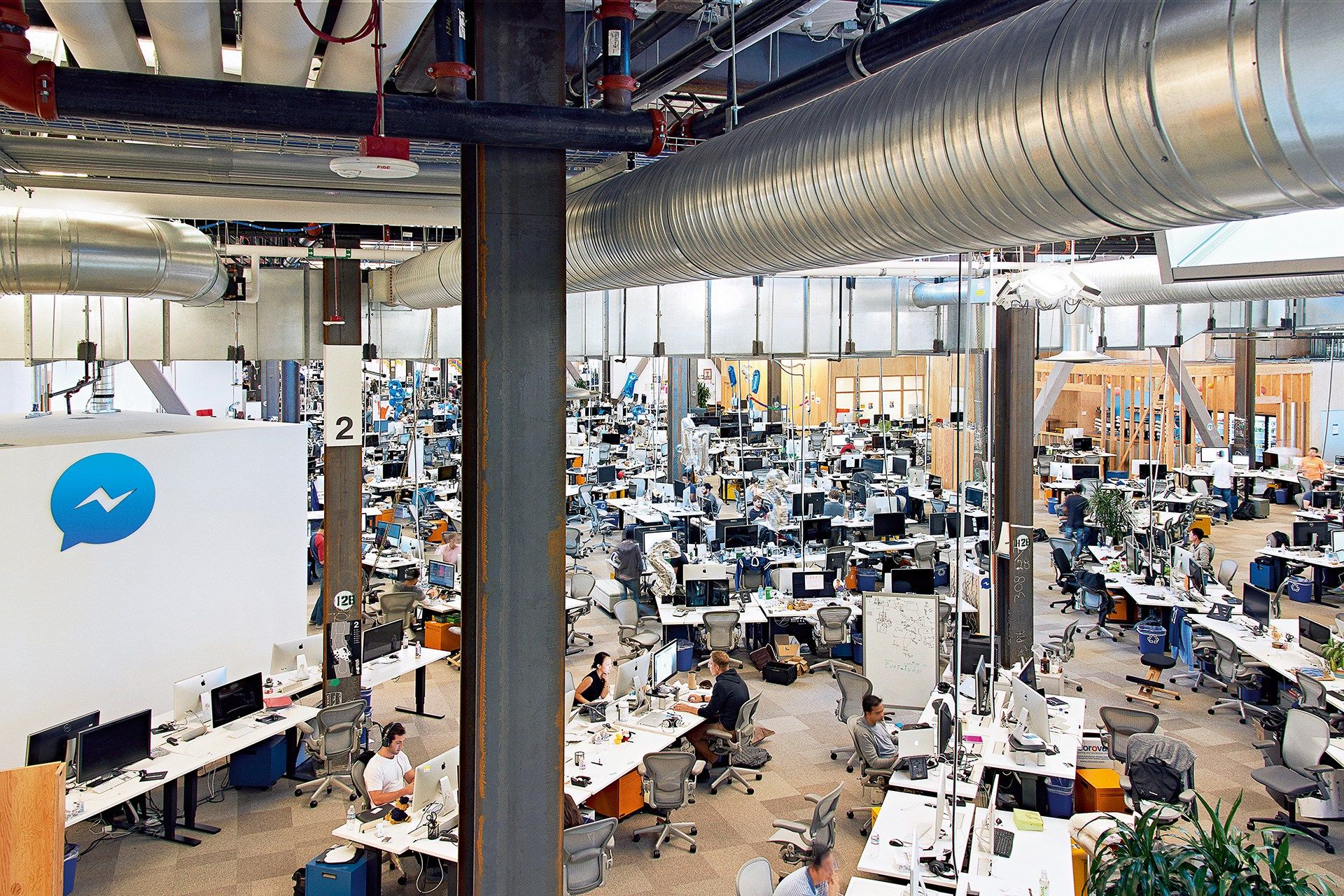 Facebook Headquarters Interior - 'The Facebook Wall' - modlar.com