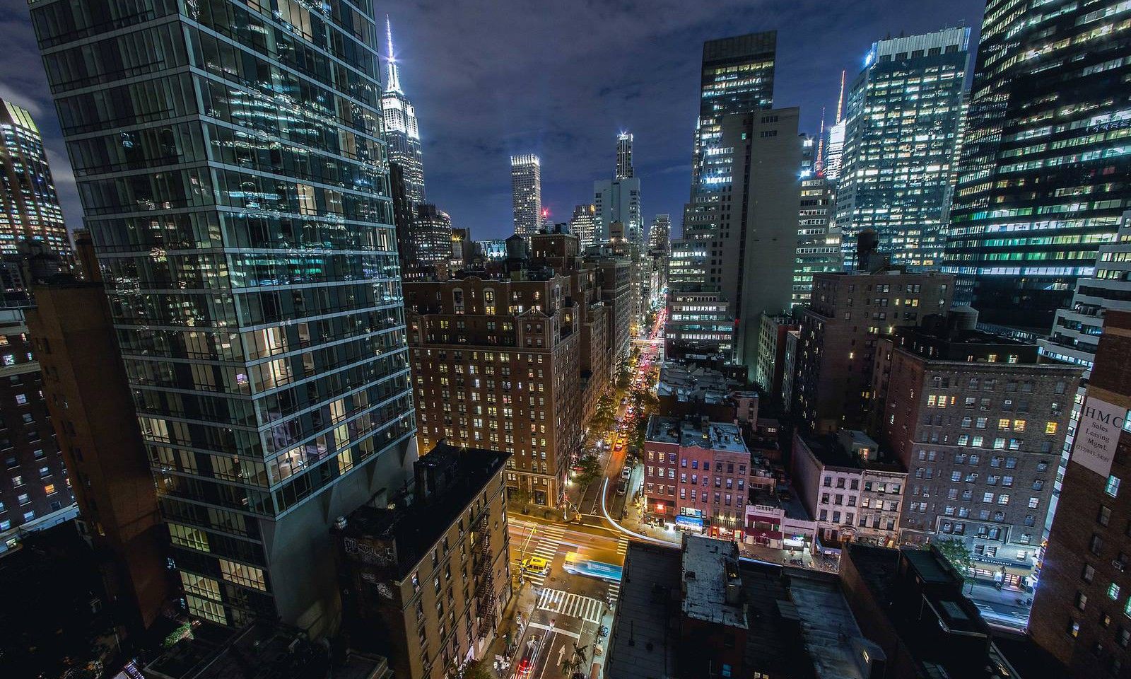 Pod 39 Rooftop Bar - Bar/Seating Area - modlar.com