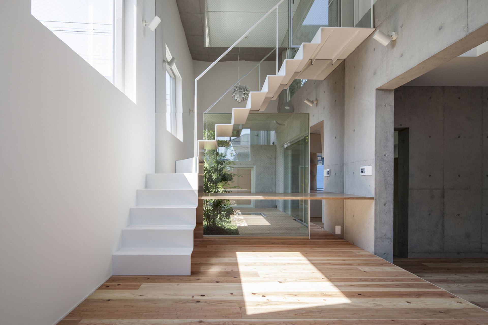 House 77 - Exterior/Shades Opening - modlar.com