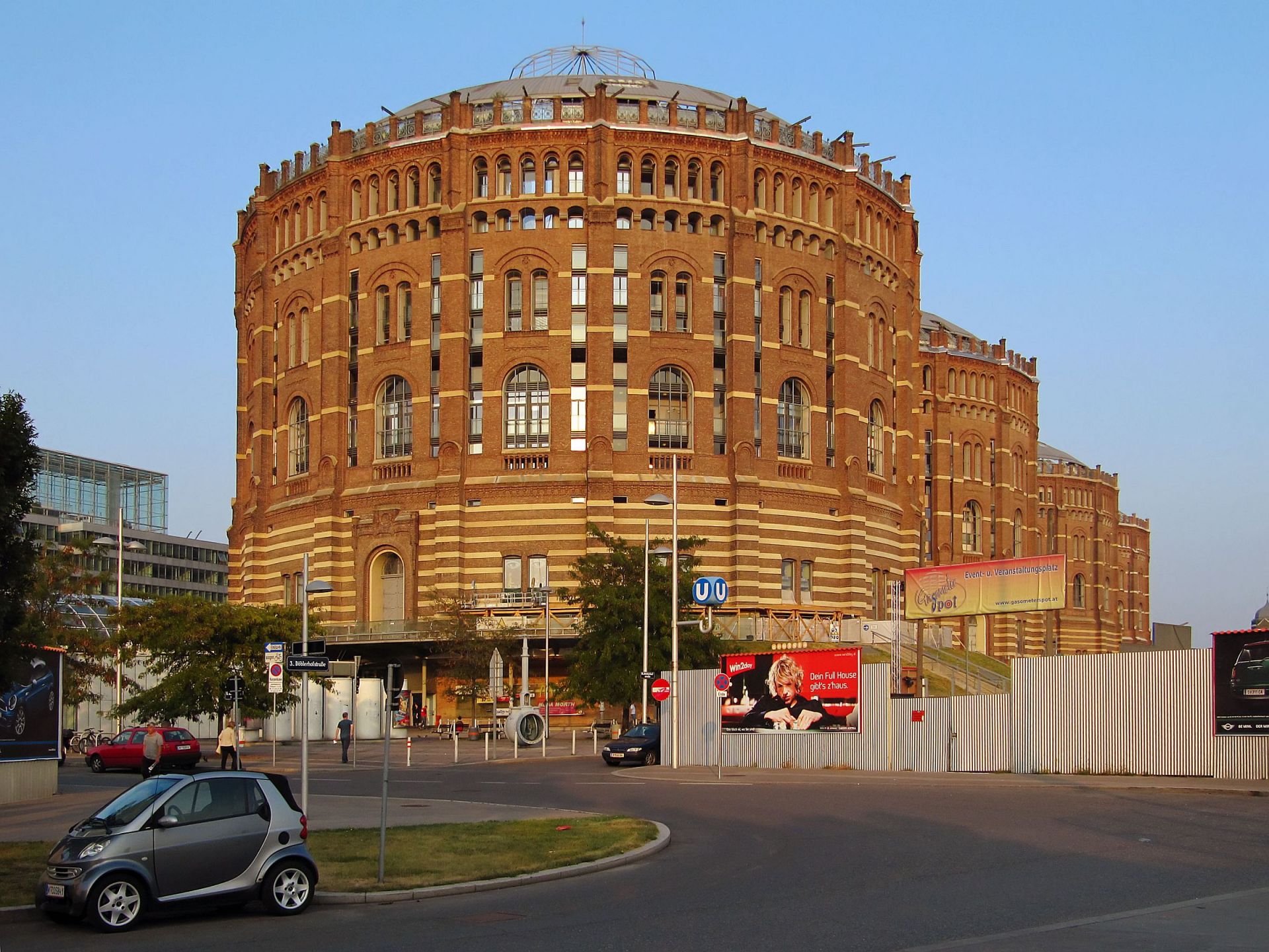Gasometers of Vienna - Exterior, Inside a Tank - modlar.com