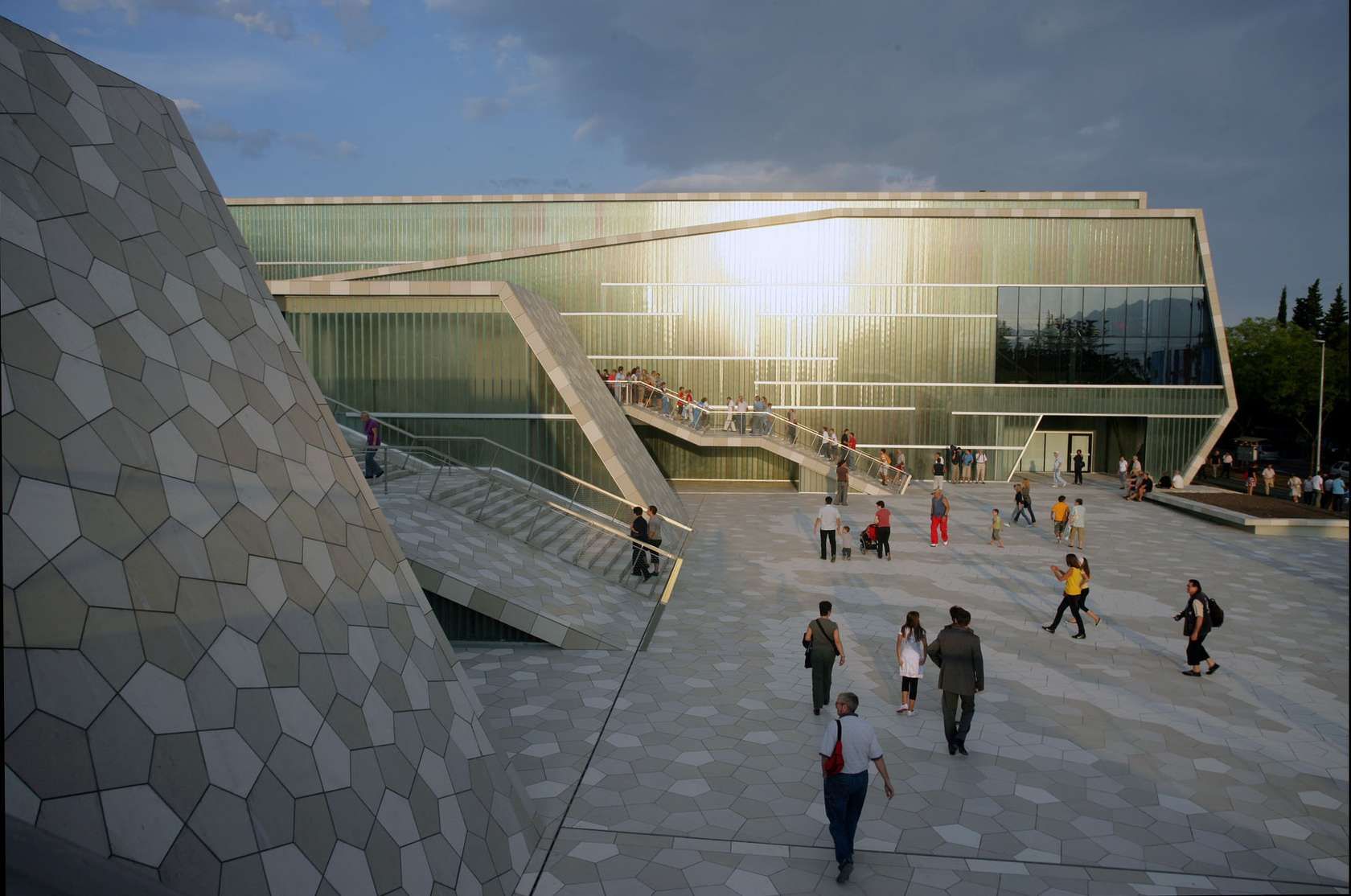 7 Contemporary Building Façades - modlar.com