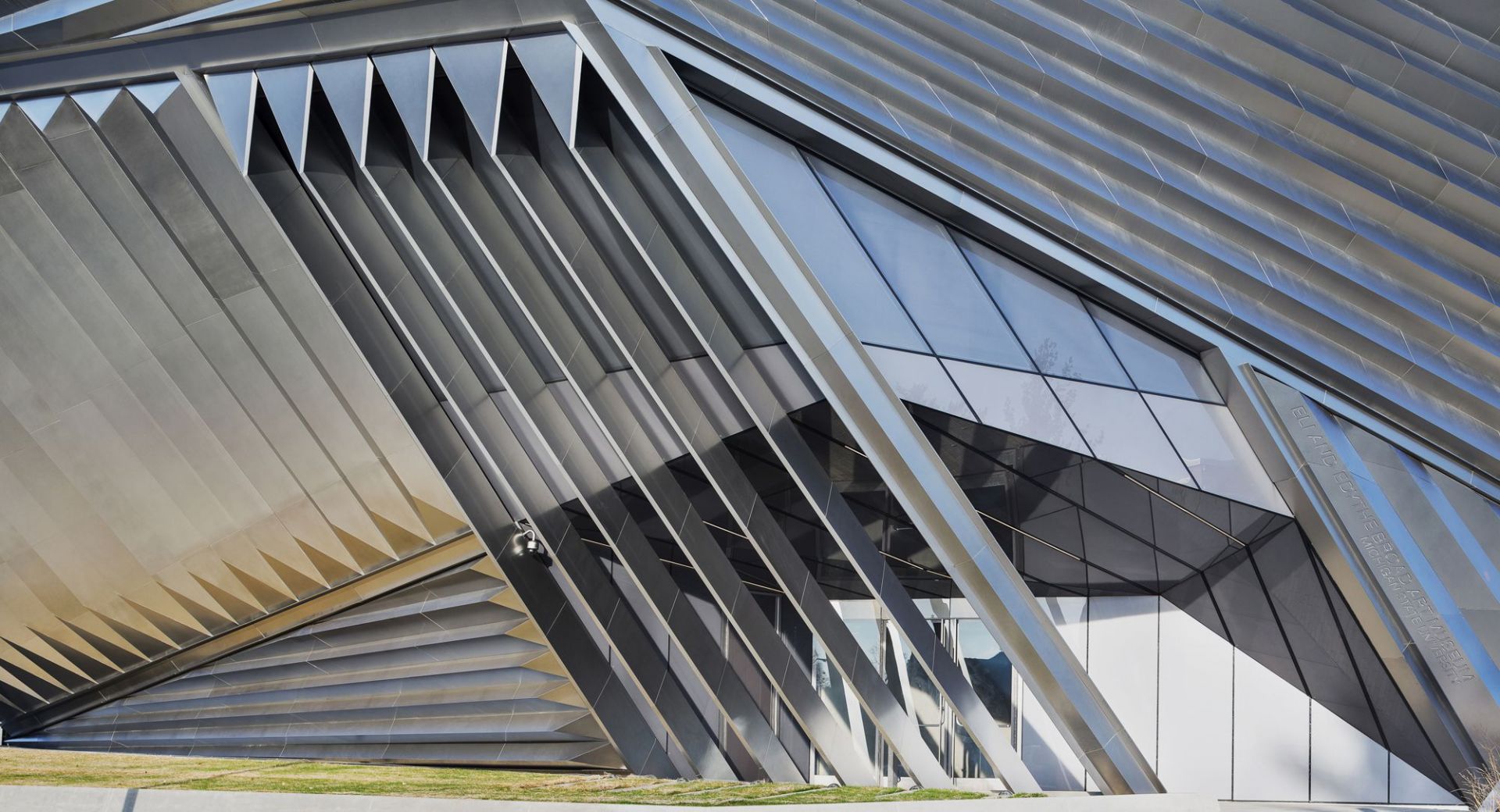 Eli & Edythe Broad Art Museum - Exterior - modlar.com