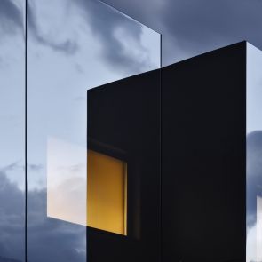 Mirrored Façades - modlar.com