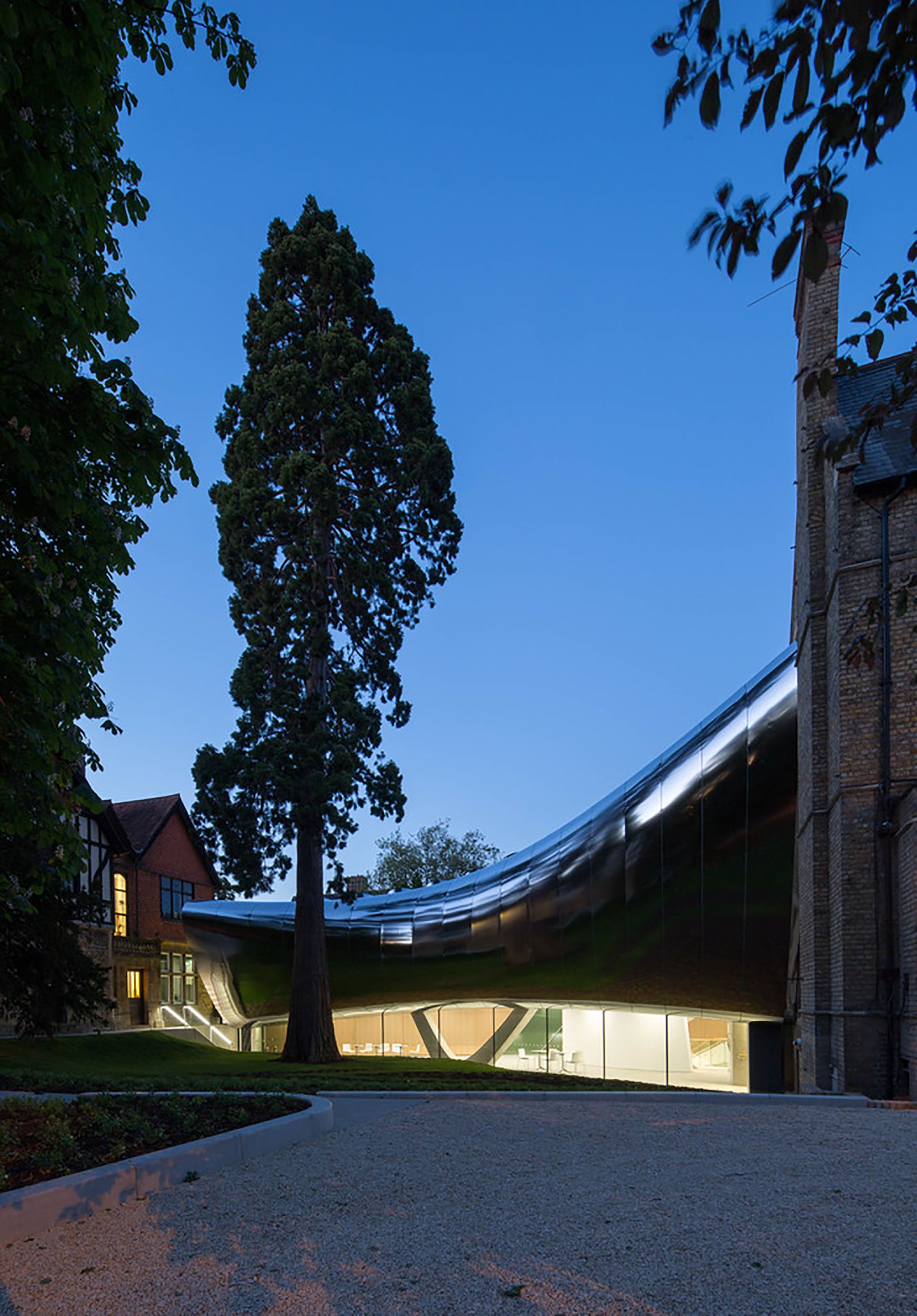 The Investcorp Building - Exterior/Entrance - modlar.com