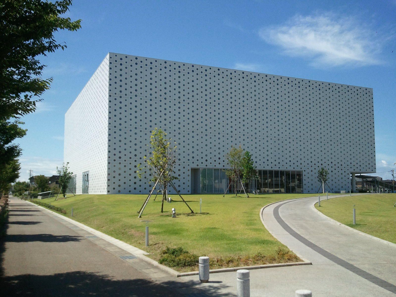 Kanazawa Umimirai Library - Exterior - modlar.com