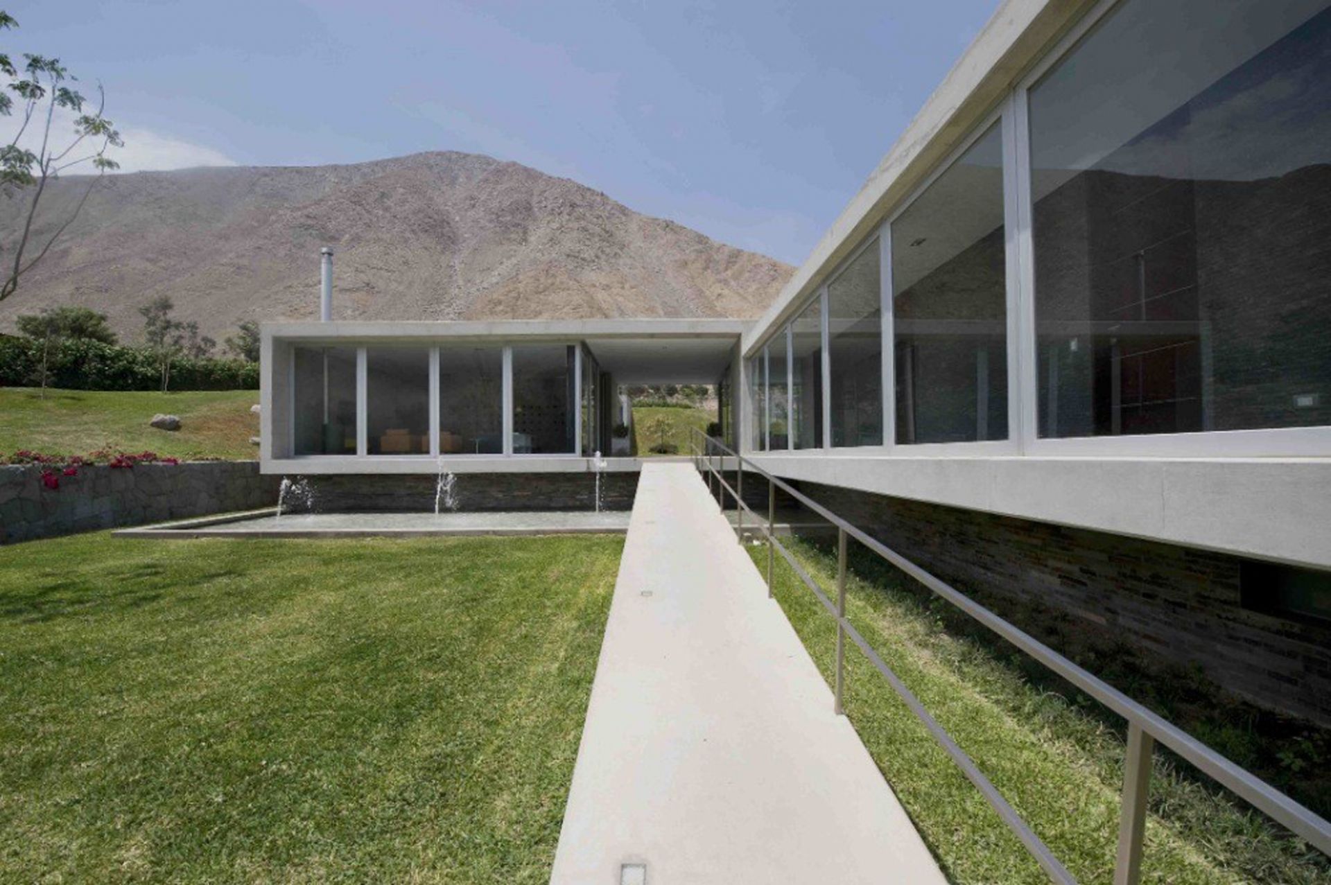 Frey II House - exterior - modlar.com